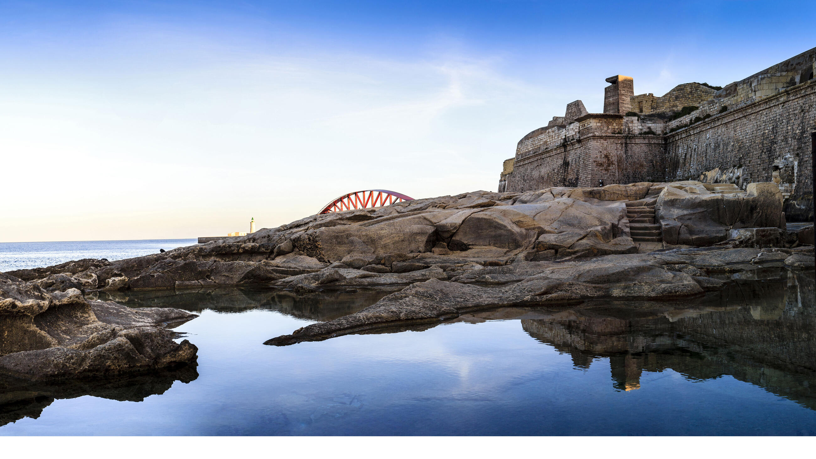ST. ELMO BREAKWATER FOOTBRIDGE. Malta | Arenas&Asociados
